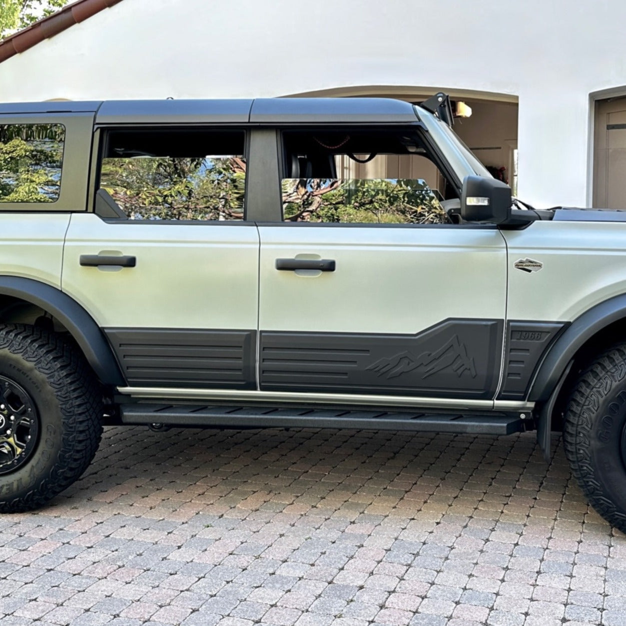 2021+ Ford Bronco Door Molding / Kick Pad Mountain Design - Fits 4 Doo ...